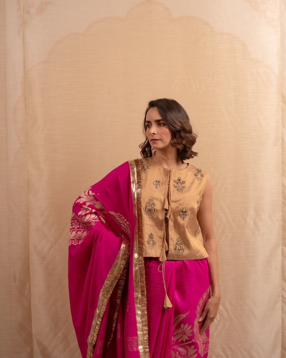Ratna- Indian Pink Moonga Silk Banarasi Saree – Priyanka Raajiv